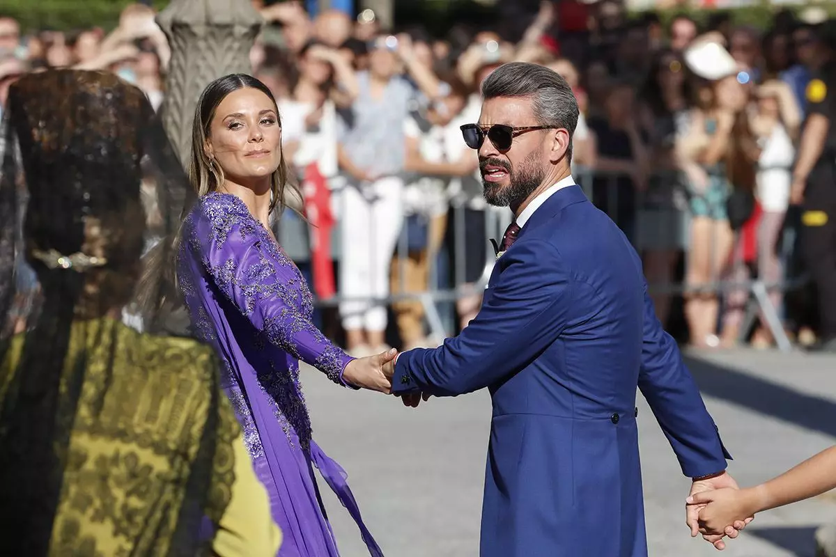 Vania Millán och Lorena Gómez är överens vid Sergio Ramos och Pilar Rubios bröllop