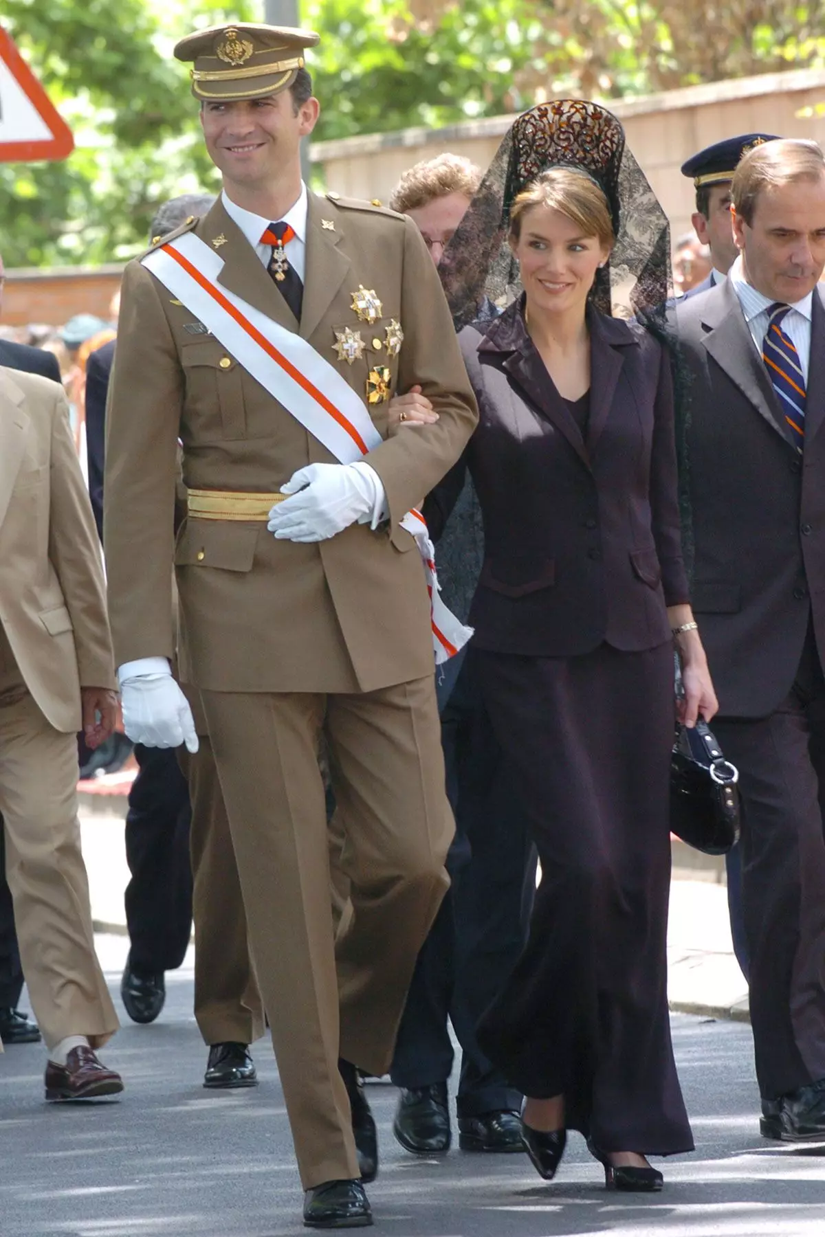 Amb motiu del seu quinzè aniversari de casament, repassem els 15 looks de la reina Letizia més recordats.