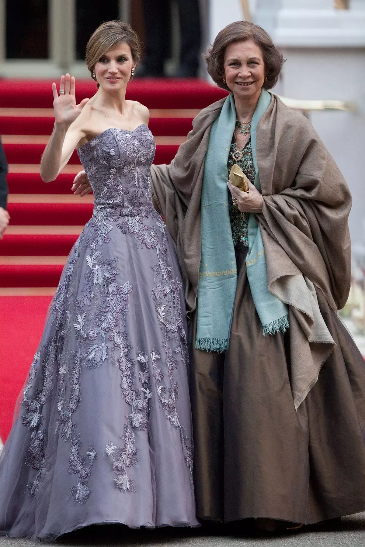 Amb motiu del seu quinzè aniversari de casament repassem els looks més recordats que ha lluït la reina Letizia en aquest temps.