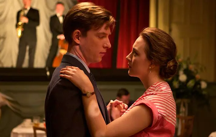 'Brooklyn' (2015), מיט Saoirse Ronan און Domhnall Gleeson.