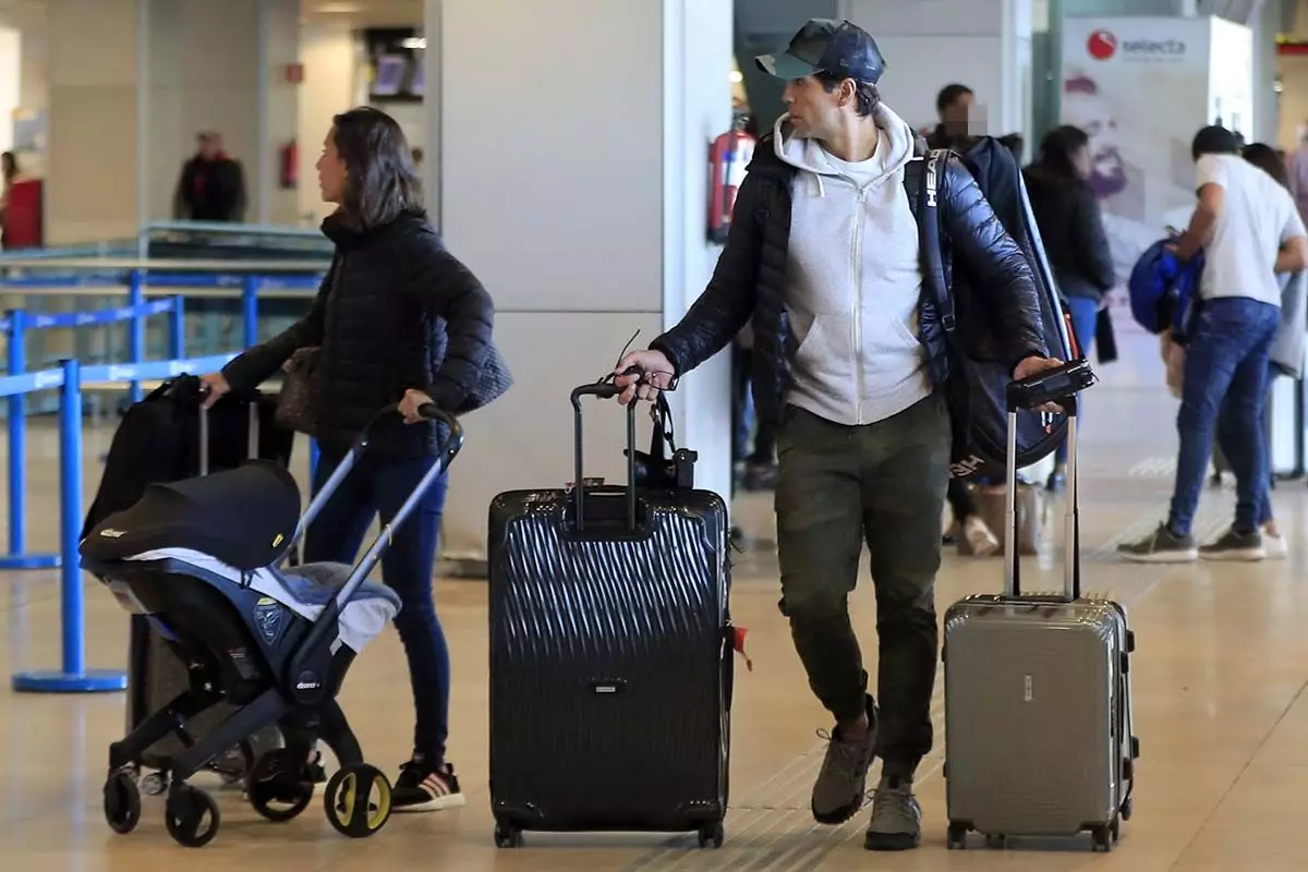 ANA BOYER DAN FERNANDO VERDASCO TINGGAL BERSAMA ANAK MEREKA DALAM PERJALANAN