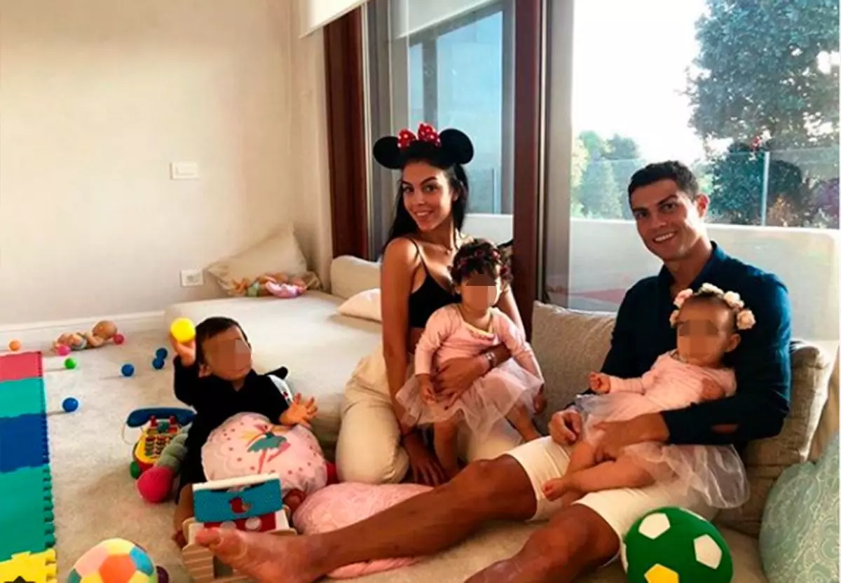 Cristiano Ronaldo a Georgina Rodriguez gyda'u plant