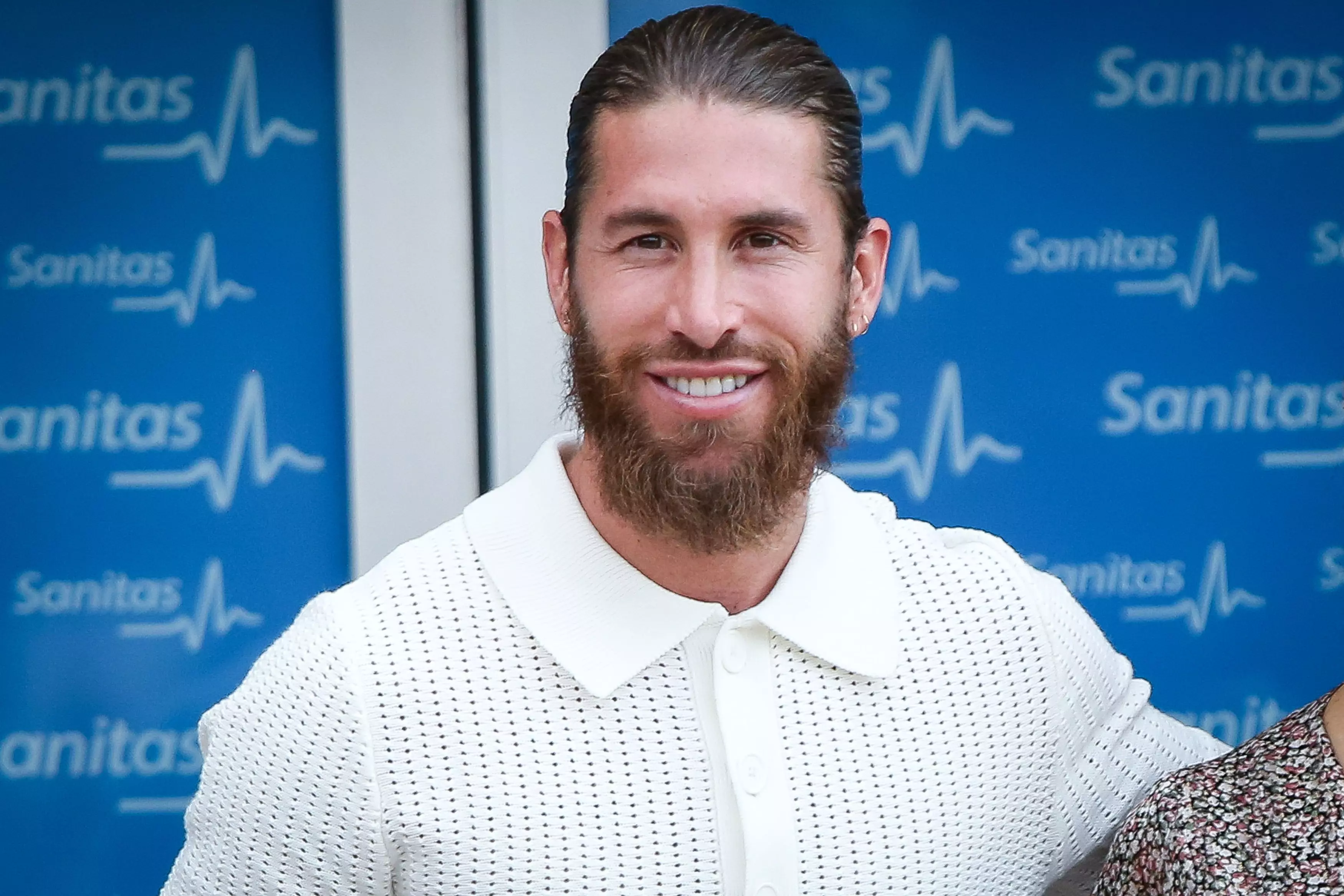 mpilalao baolina kitra Sergio Ramos naka sary nandritra ny fanolorana ny zanany lahy vaovao