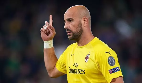 Pepe Reina ຜູ້ຮັກສາປະຕູບານເຕະໃນລະຫວ່າງເກມ