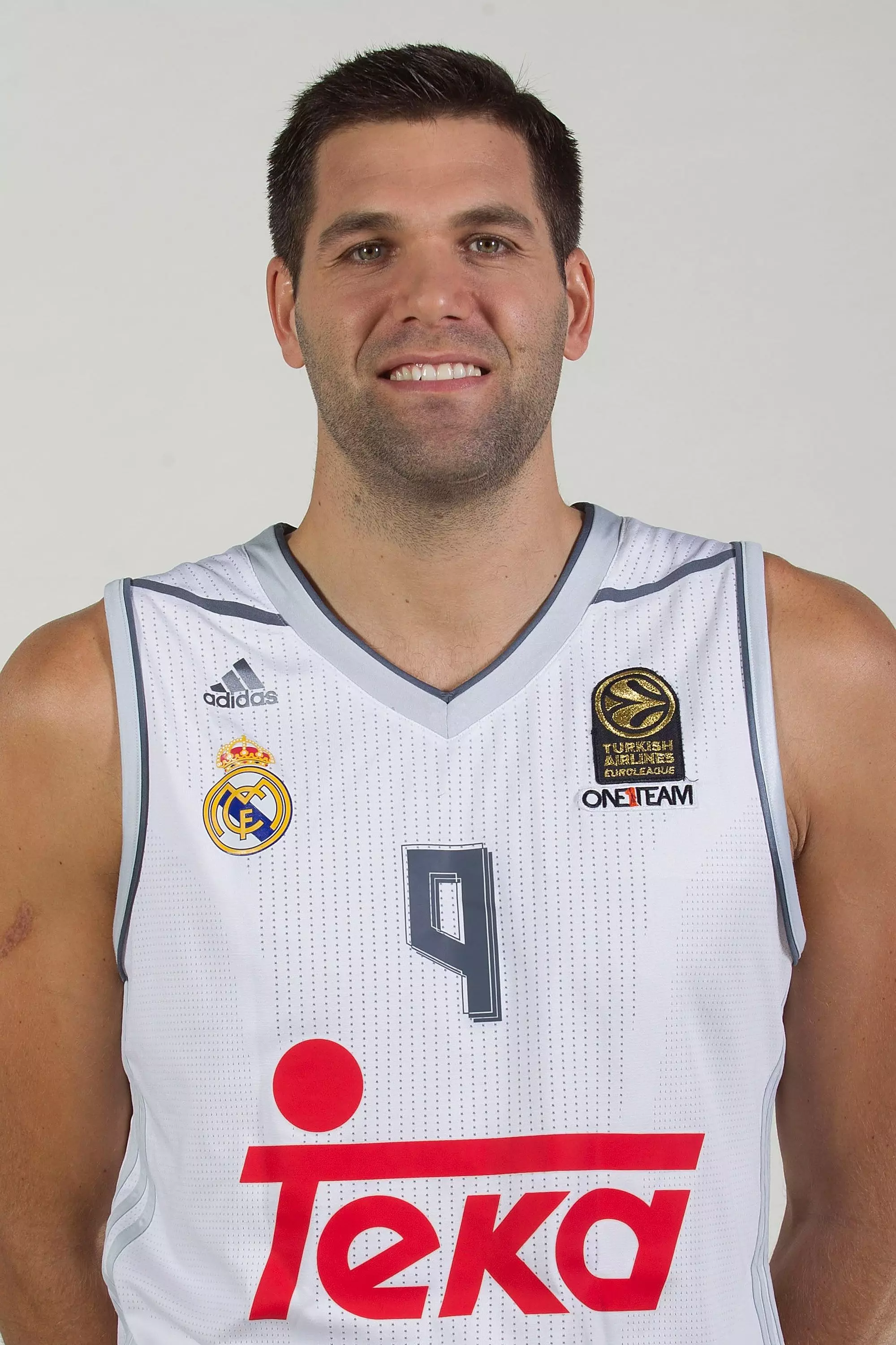 Umdlali we-basketball u-felipe reyes umile emamatheka nekhithi ye-real madrid