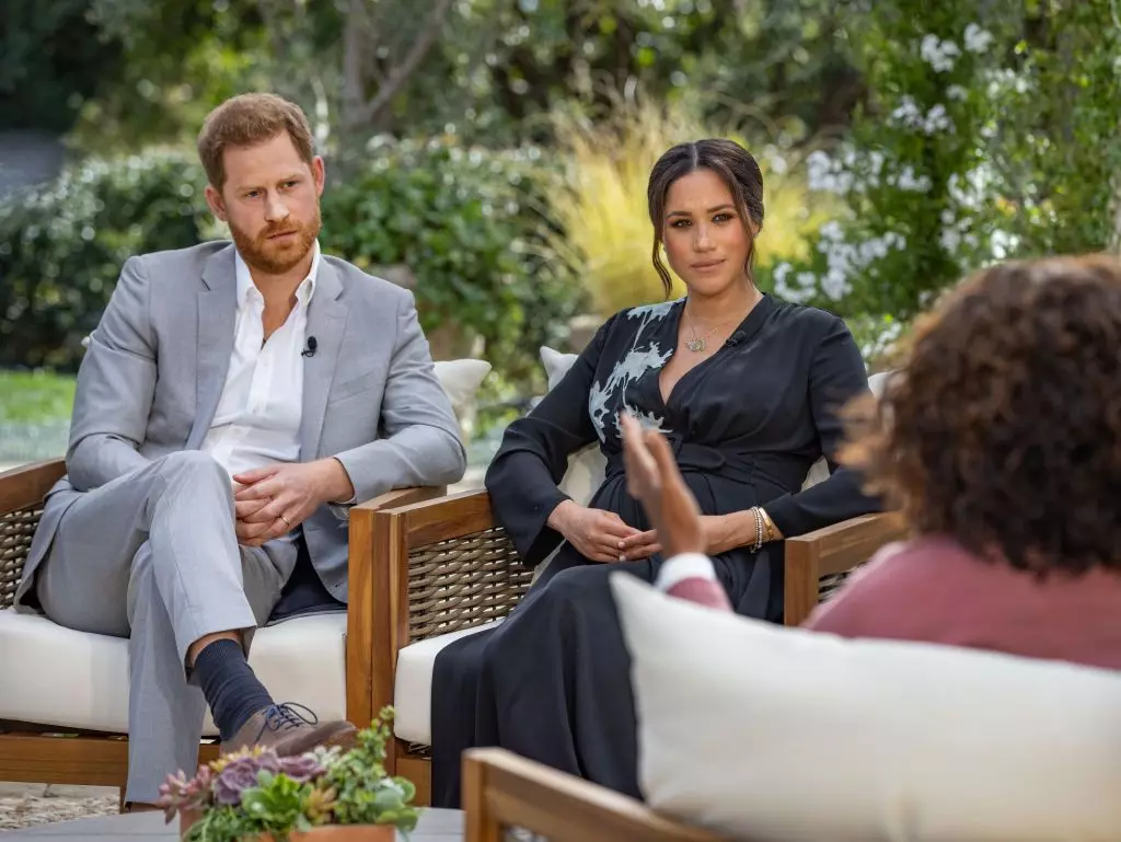 harry från england och meghan markle under intervjun de gav till oprah winfrey