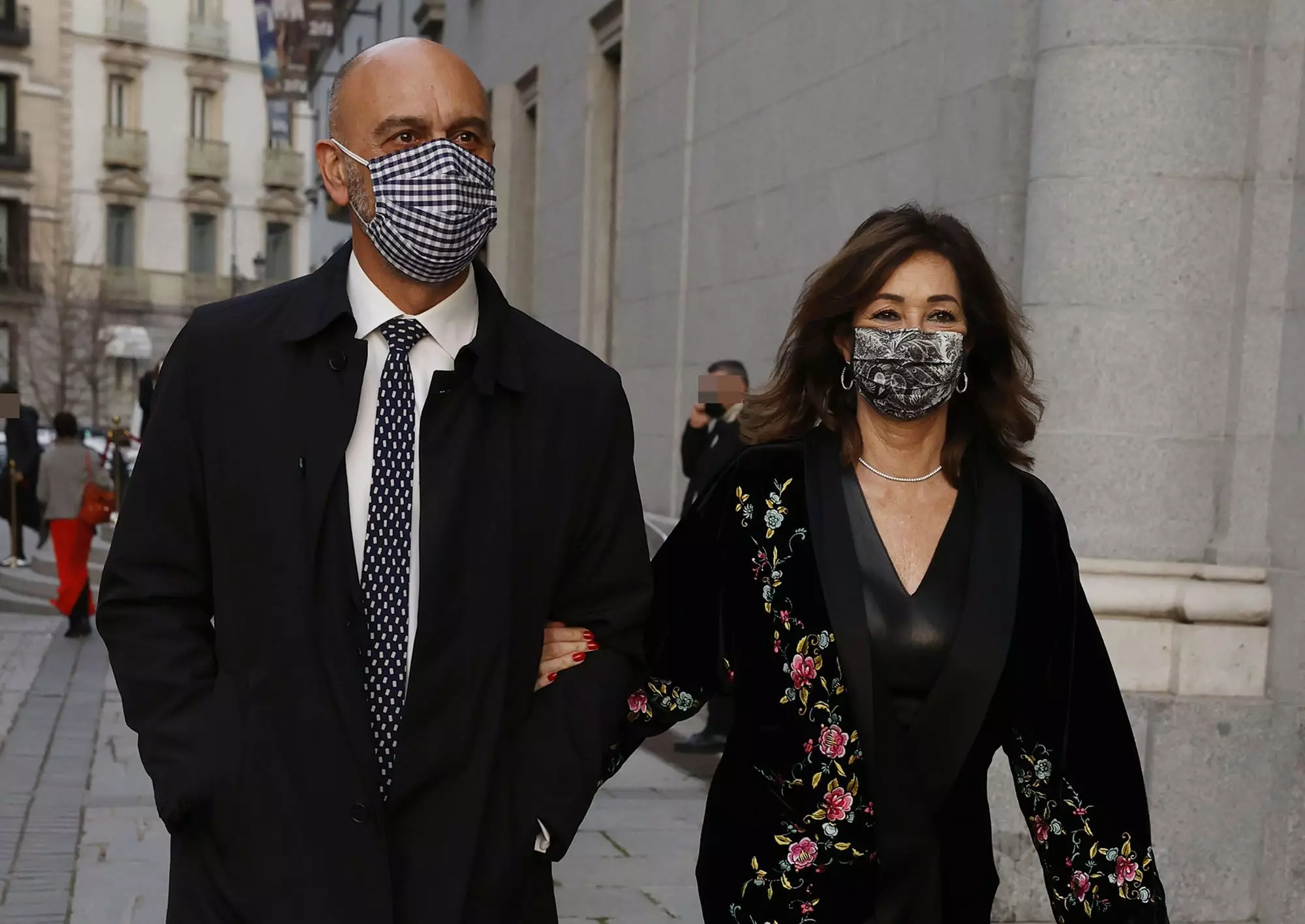 Ana Rosa Quintana und ihr Mann Juan Muñoz gehen in die Oper