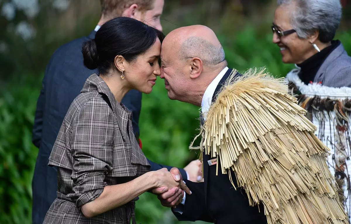 Meghanek eta Ingalaterrako Harryk beren semeari buruz hartutako erabaki gogoetatsua.