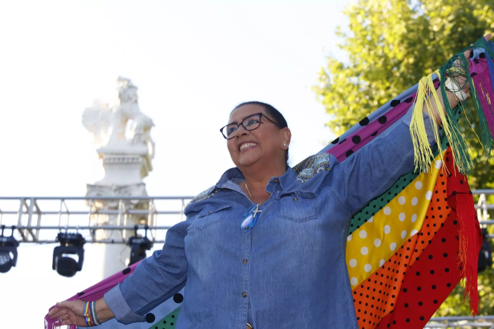 María del Monte dia manolotra ny sipany ao amin'ny Pride of Seville