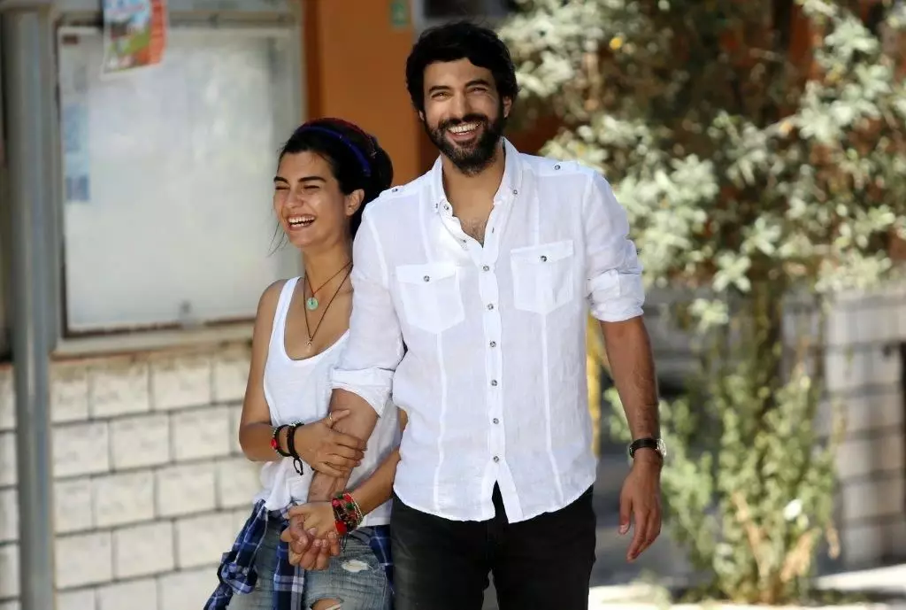 Kaçak Aşk Tuba Büyüküstün ve EnginAkyürek