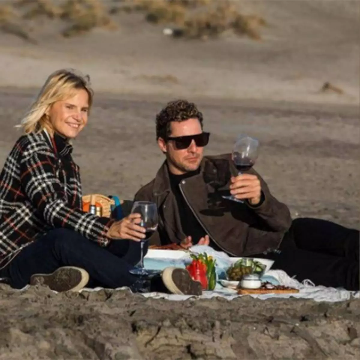 david bisbal och eugenia martínez de irujo spelar huvudrollerna i turistkampanjen vid almeríakusten