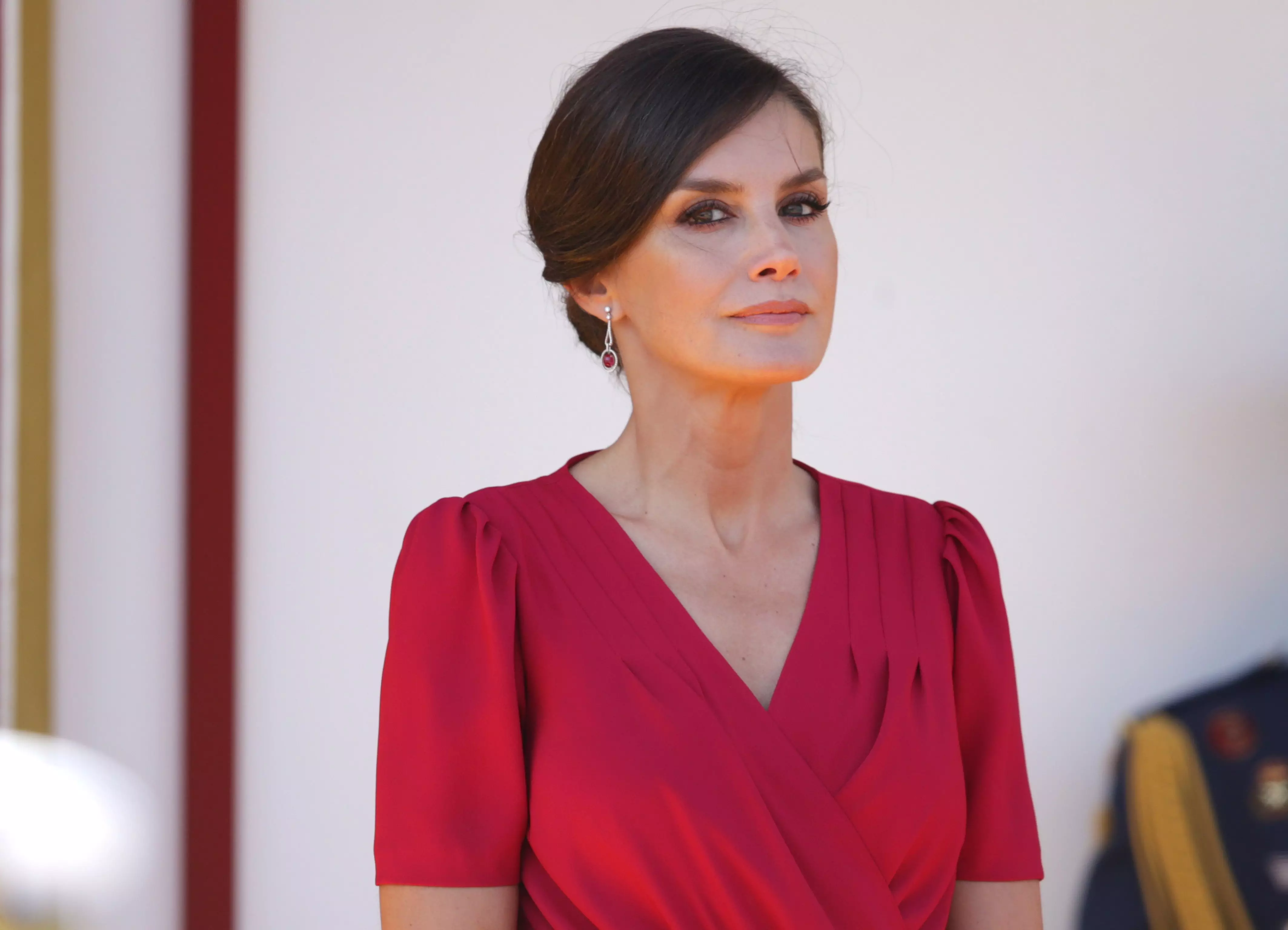 Koningin Letizia verower Sevilla met haar 'look' vir die parade van die Weermag