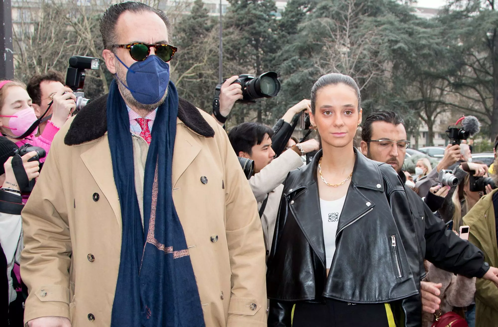 victoria federica marichalar mit ihrem vater jaime marichalar bei der loewe show auf der pariser modewoche