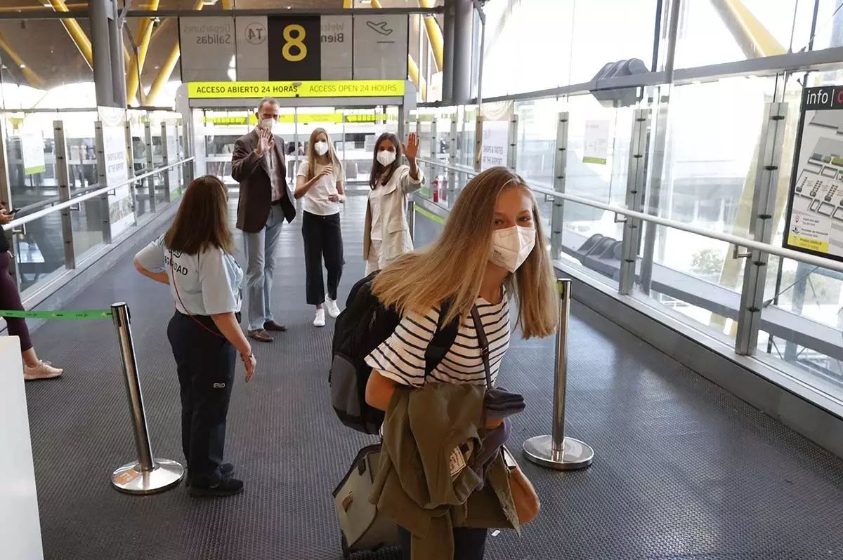 eleanor at the airport