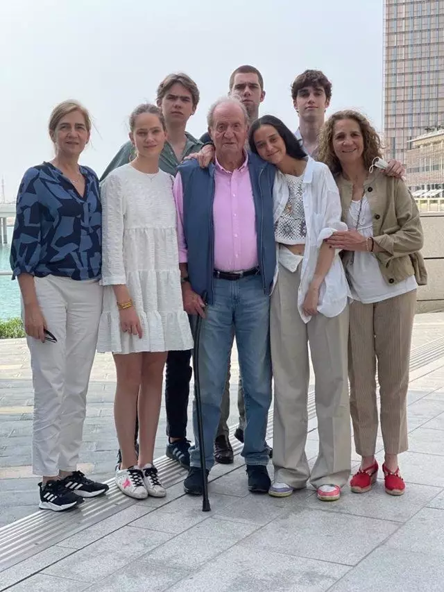 posada of the infantas and their children with don juan carlos