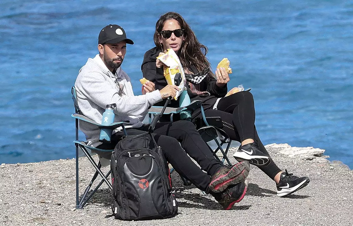 anabel pantoja and omar sánchez, cover of ten minutes