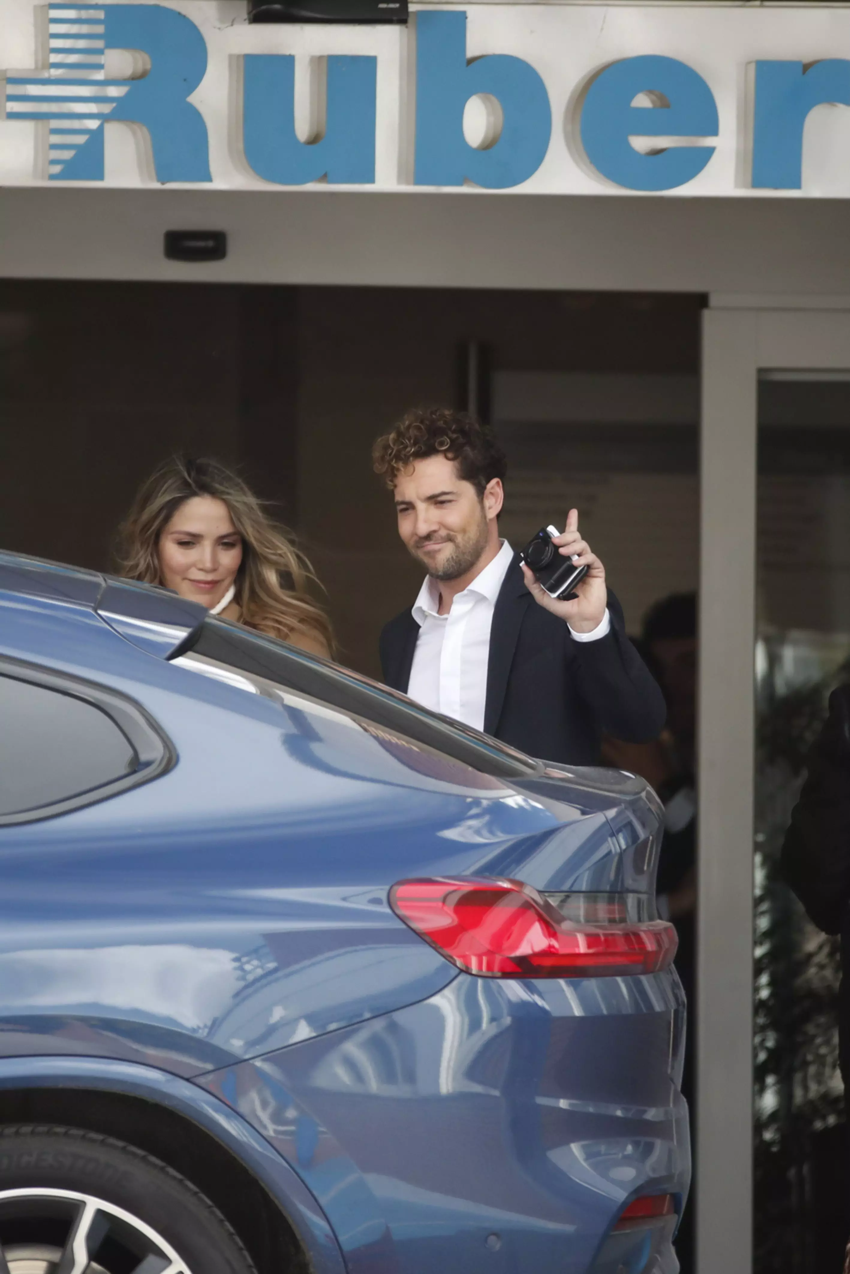 David Bisbal sareng Rosanna Zanetti ninggalkeun rumah sakit sareng putrana