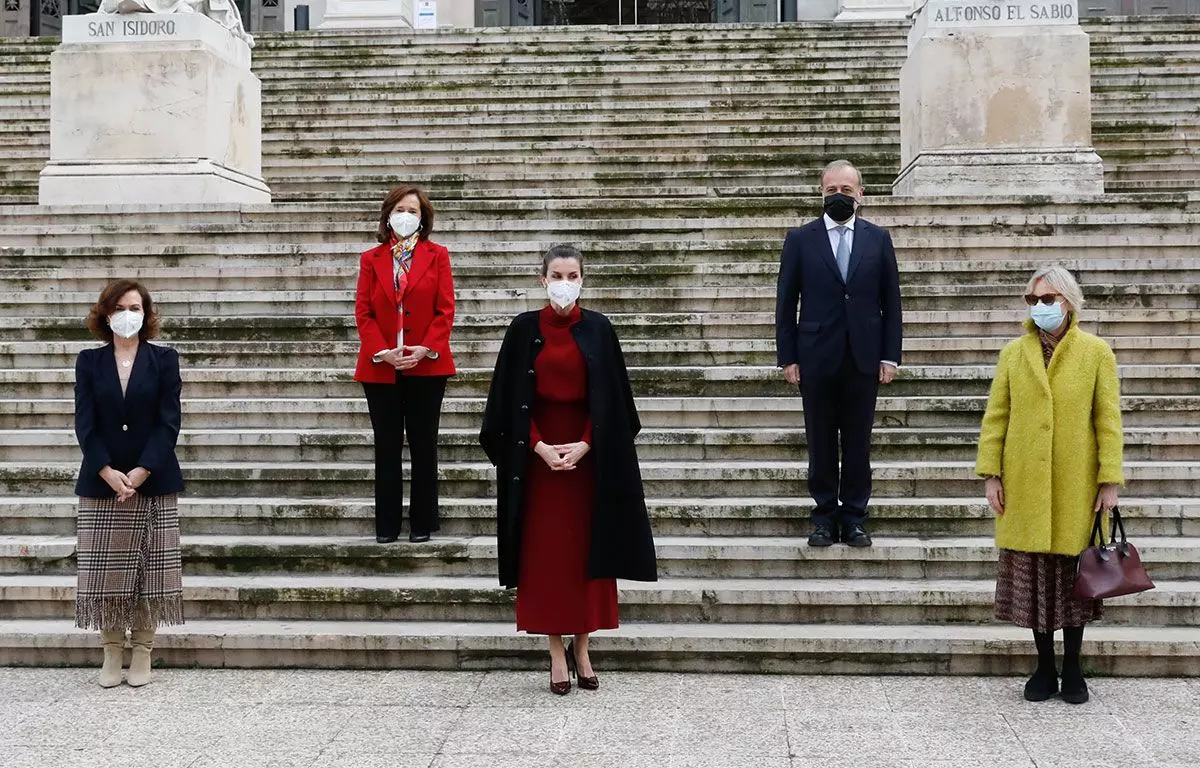 letizia and maxima from the netherlands have the same massimo dutti dress