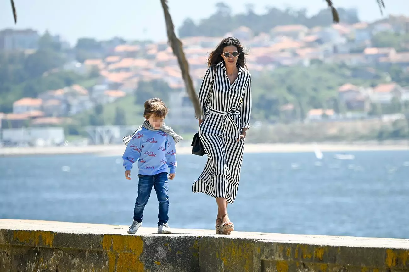 שרה קרבונרו צועדת עם בנה מרטין