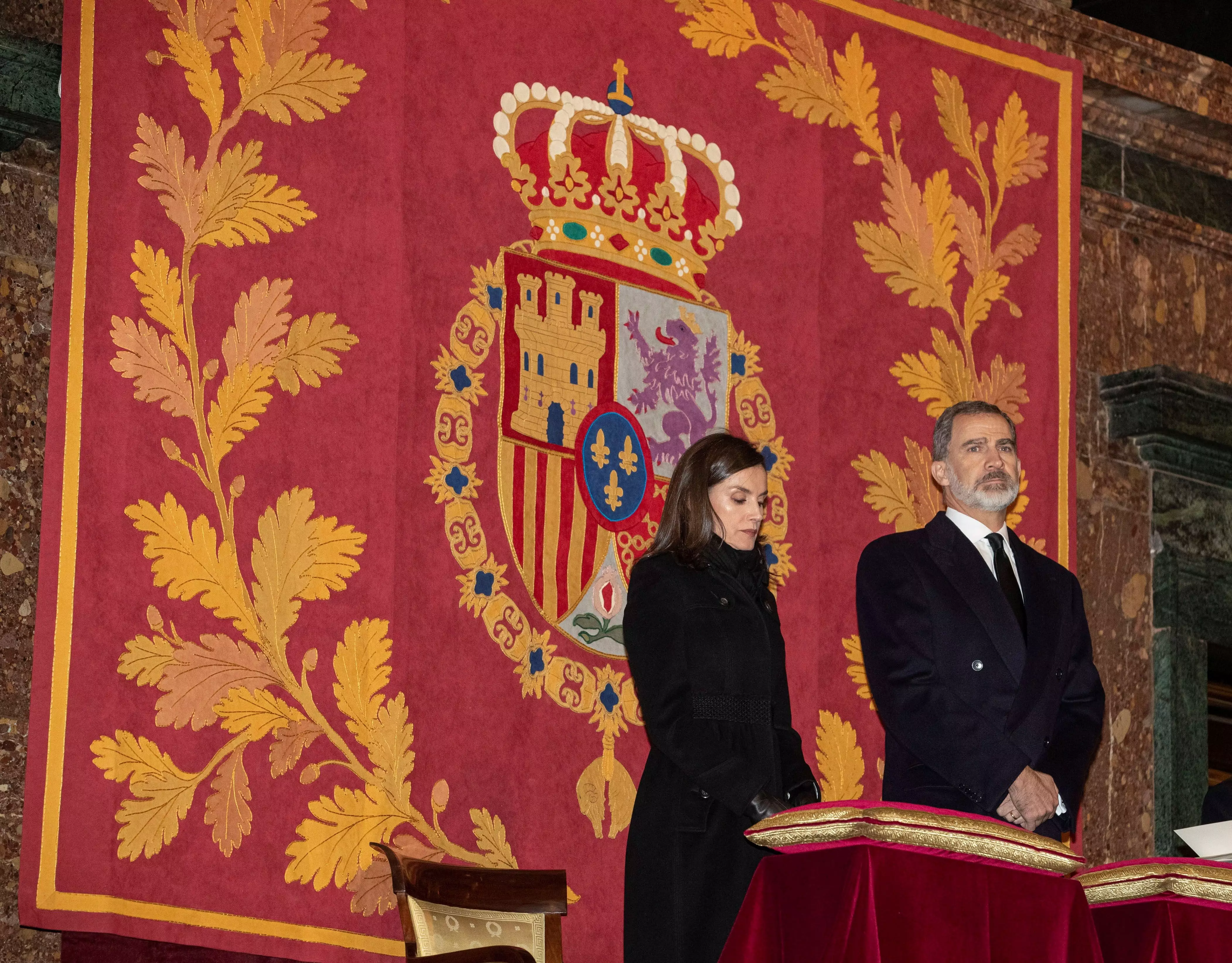 Kralja Felipe in Letizia na pogrebu infantke Pilar de Borbón