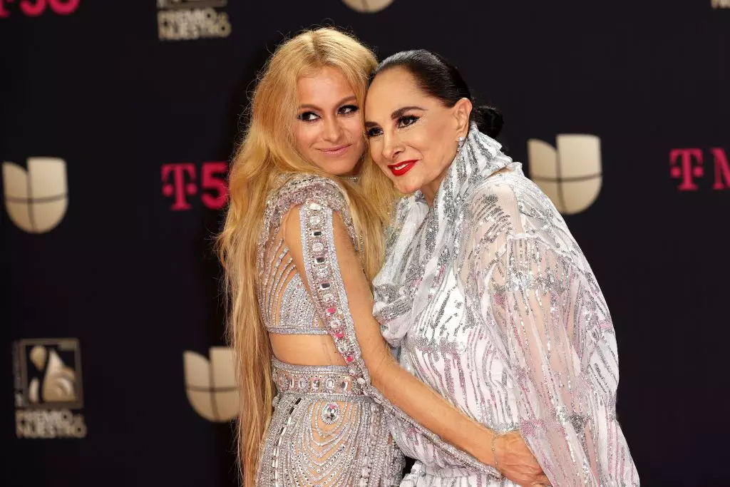 Susana Dosamantes และ Paulina Rubio ที่งาน Lo Nuestro 2022 Awards