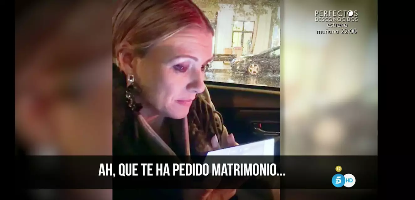 María Jesús Ruiz bercakap dengan isteri teman lelakinya Curro