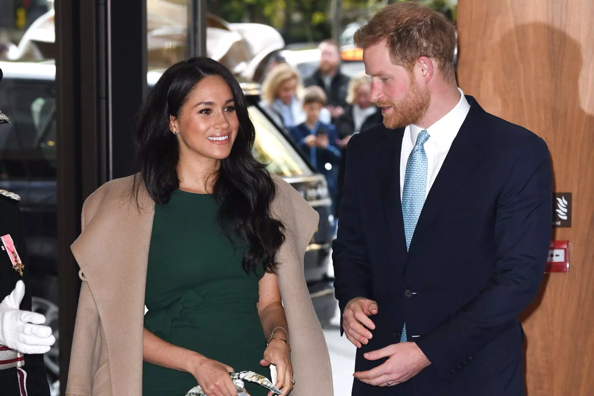 Harry weEngland naMeghan Markle vanove 'vakazvimiririra' vemhuri yehumambo yeBritish uye vachagara kuNorth America.