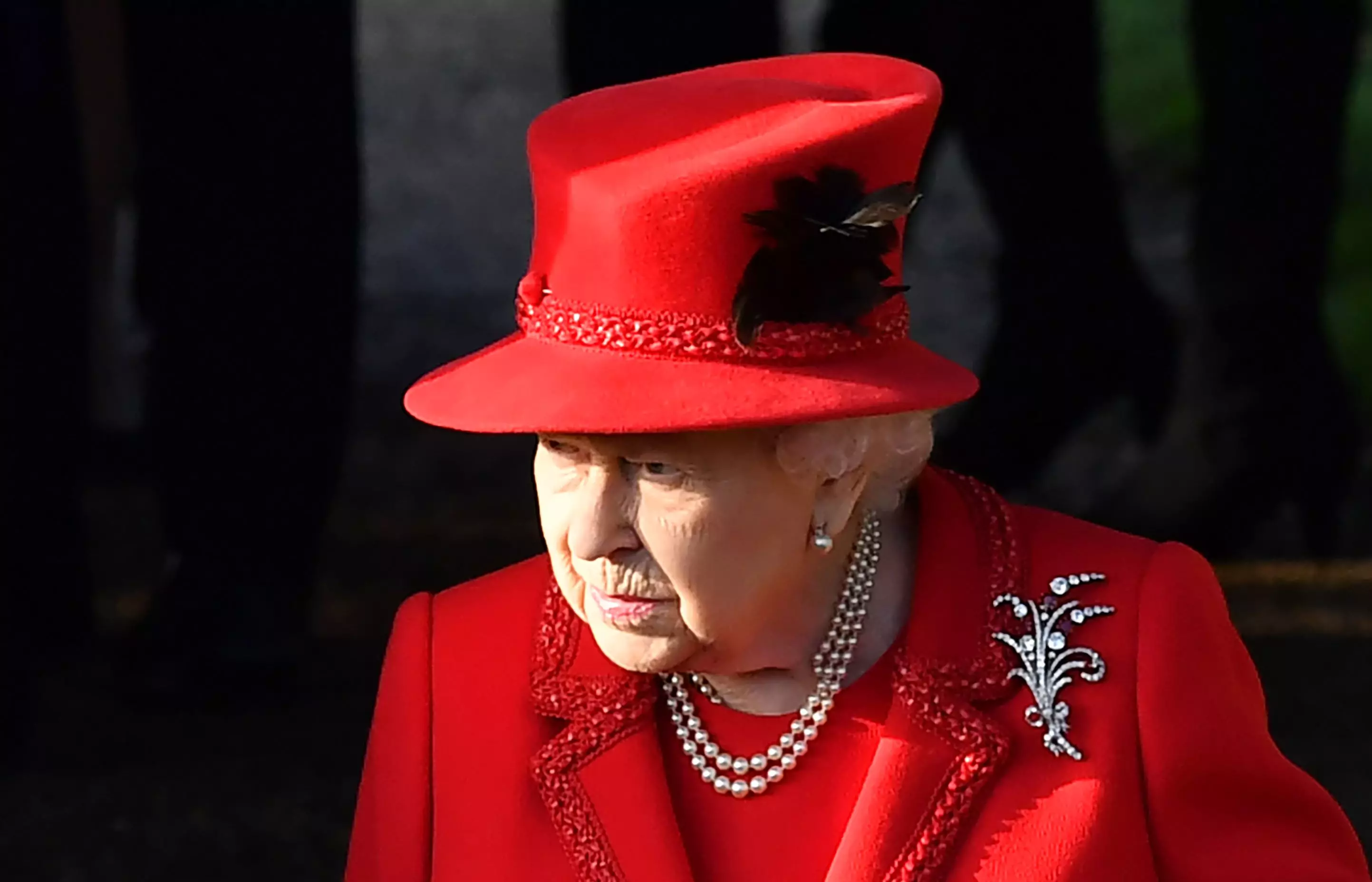 Kuningatar Elizabeth II vastaa pojanpojalleen Harrylle