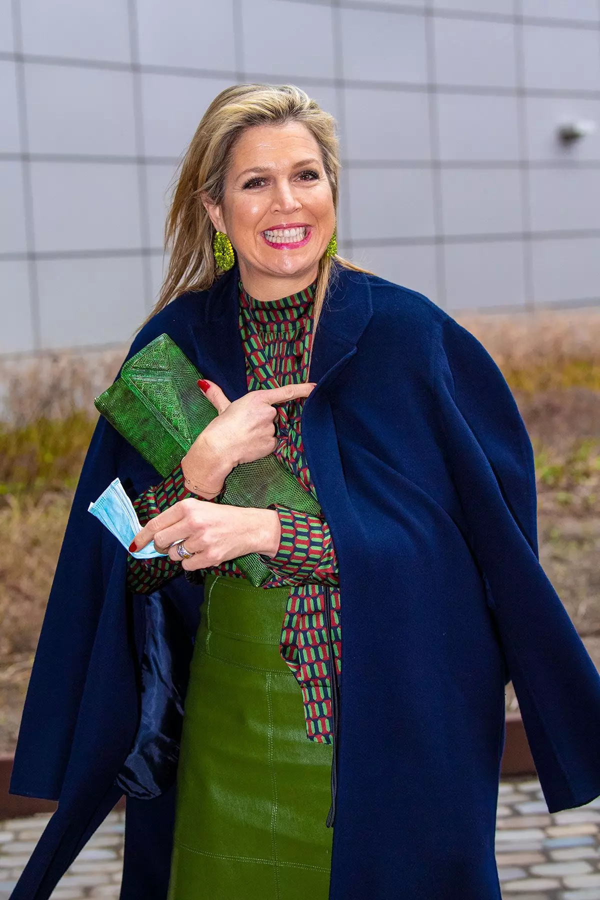 Máxima de Holanda און איר טאָכטער אַמאַליאַ טיילן אַ מאַנטל