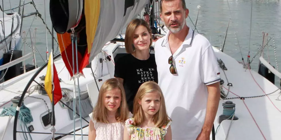 The Kings and their daughters enjoy together the last day of the Copa del Rey de Vela