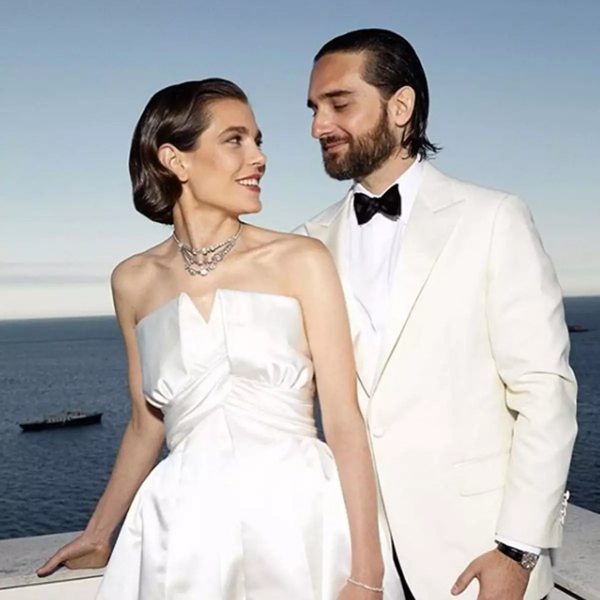 Carlota Casiraghi, Grace Kelly, Carlota Casiraghi och Dimitri Rassam, Carlota Casiraghi utseende, Carlota Casiraghi bröllopsklänning, Grace Kelly halsband