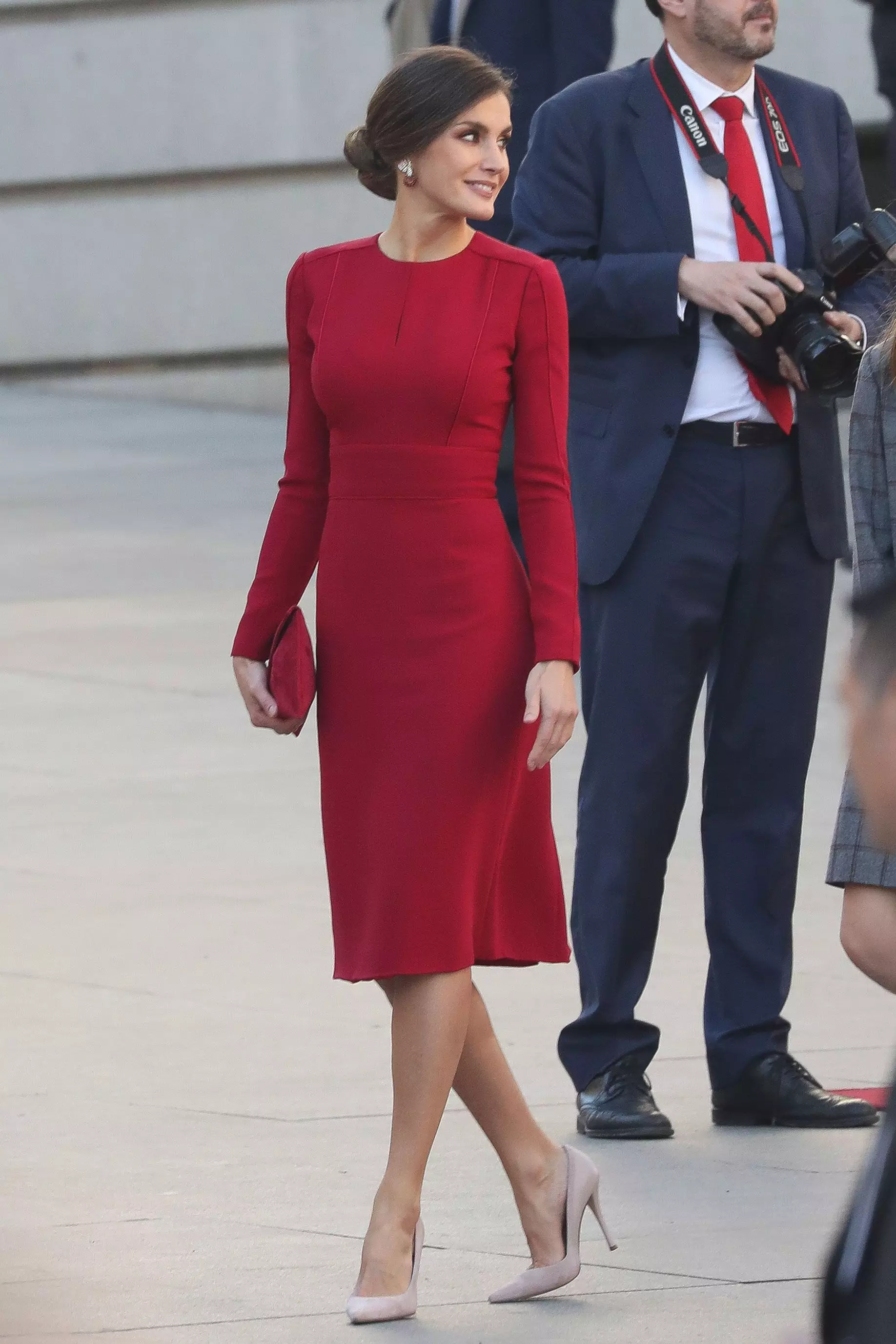 A raíña Letizia recicla un vestido vermello de Carolina Herrera para os actos do 40 aniversario da Constitución Española.