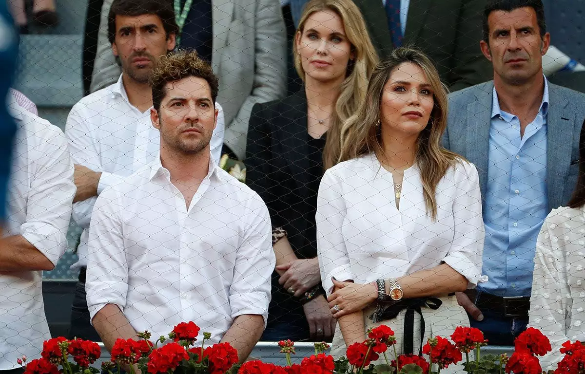 David Bisbal اور Rosanna Zanetti نے چھوٹے Matteo کو گھر پر چھوڑ دیا ہے اور Mutua Madrid Open میں ان دونوں کے لیے صرف چند گھنٹے گزارے ہیں۔