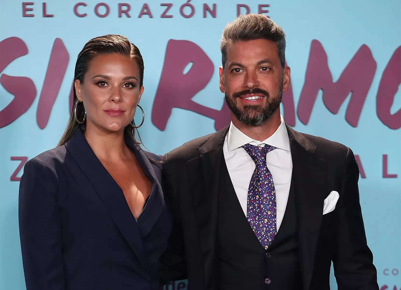 René Ramos és Lorena Gómez együtt pózolnak az „El corazón de Sergio Ramos” premierjének fotófelhívásán