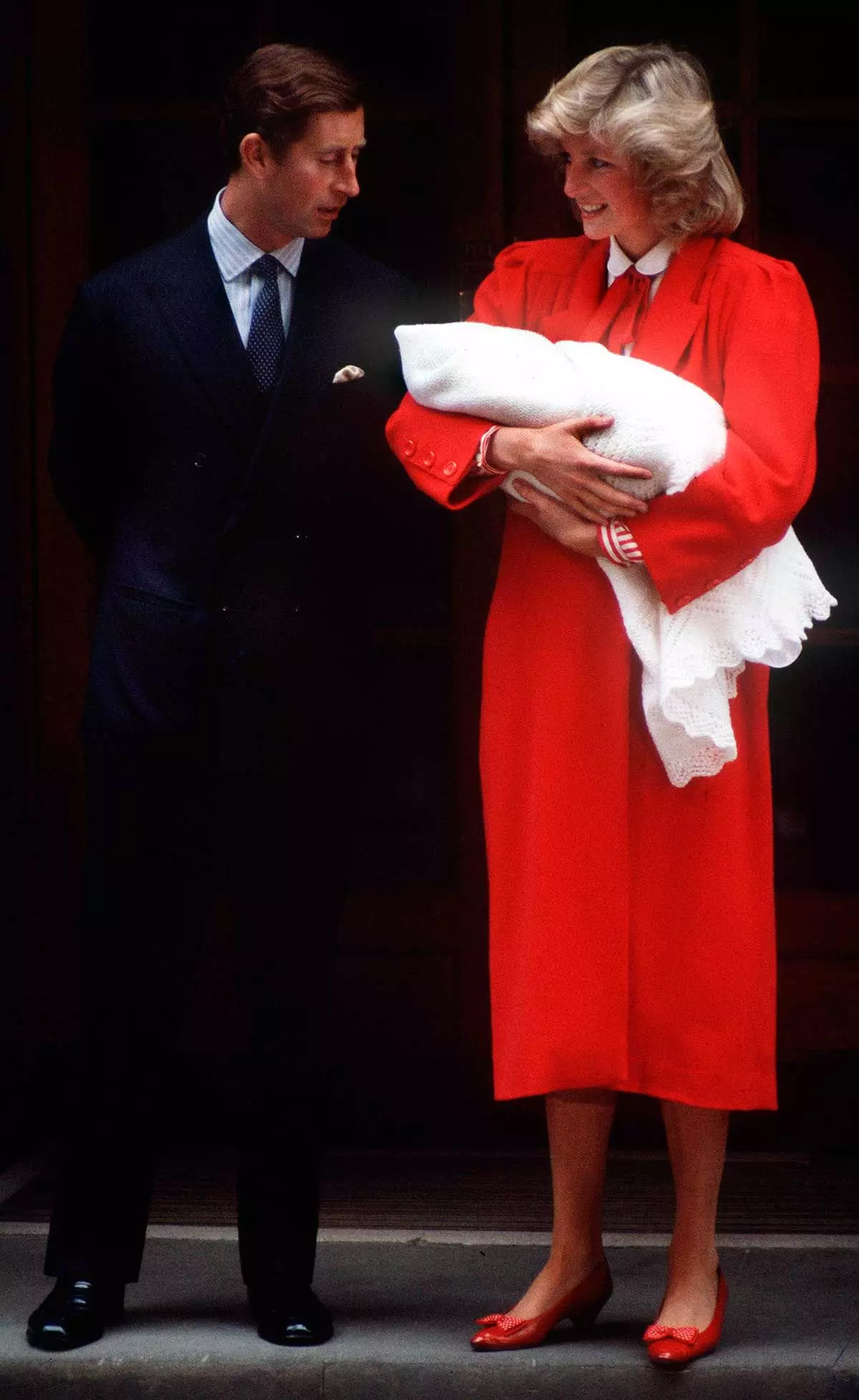 Carlos i Diana predstavljaju svog sina Enriquea