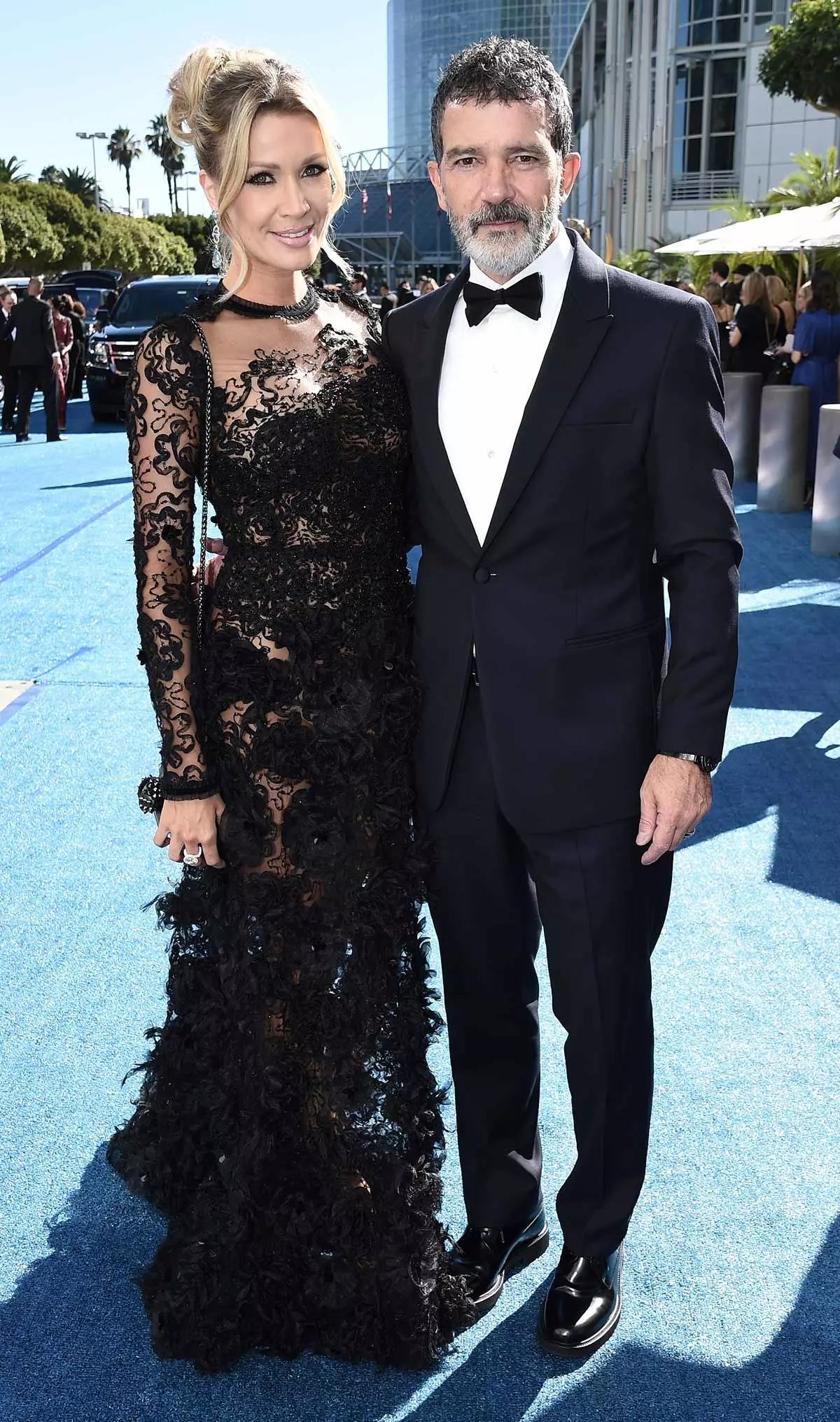 Nicole Kimpel ja Antonio Banderas 70. Primetime Emmy Awards -tilaisuudessa