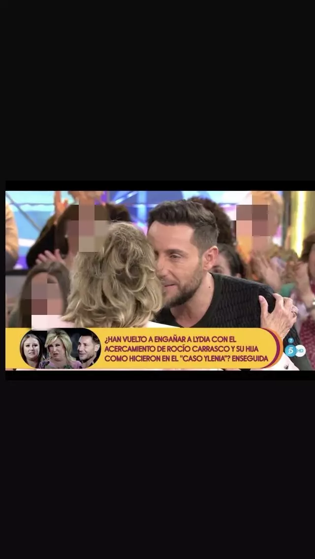 María Teresa Campos og Antonio David Flores kysser i deres livegenforening