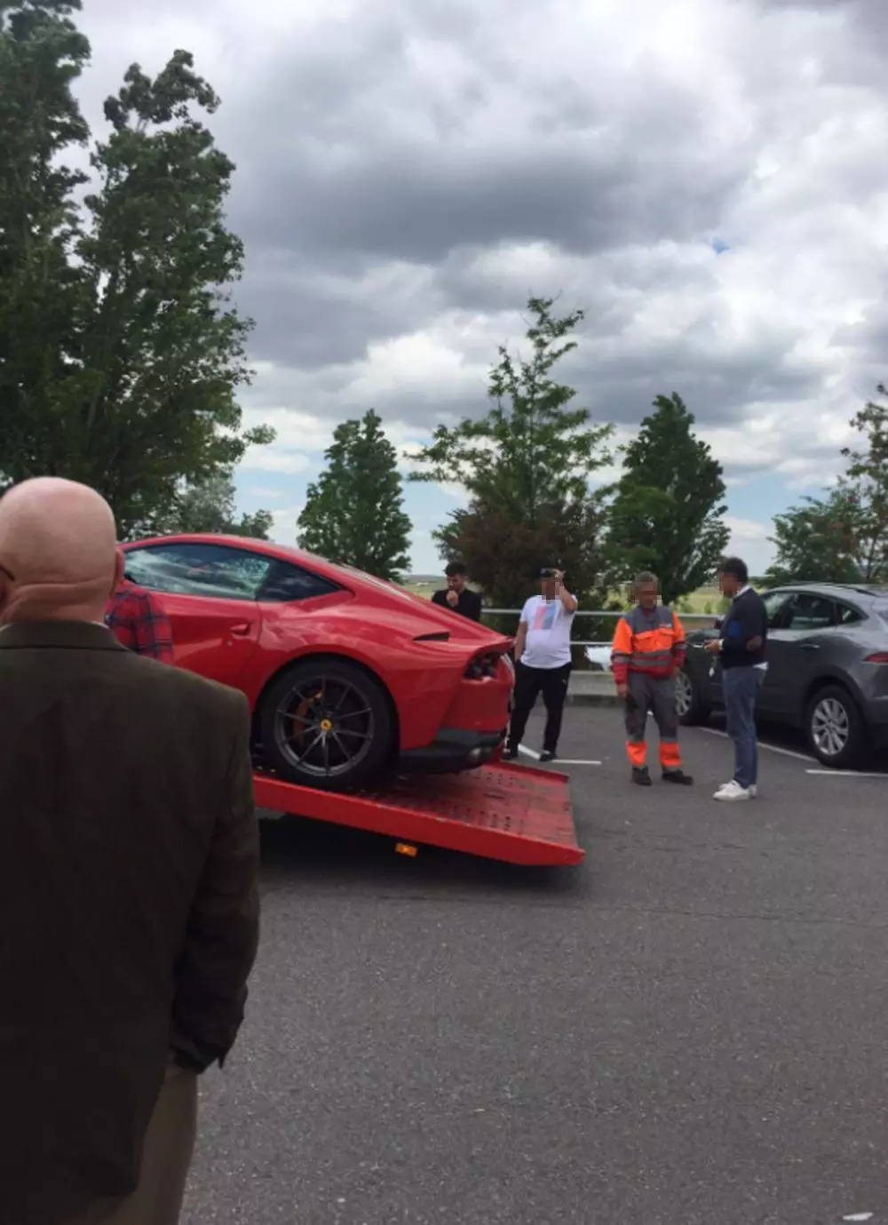 Alejandro Albalá, EXCLUSIVE Alejandro Albalá zụtara Ferrari 812 Superfast nke ọnụ ahịa ya na 100,000, Albala na-etinye 100,000 n'ụgbọ ala wee gbajie tupu ya akwụ ụgwọ ya, Albalá na-emefu 100,000 euro n'ụgbọ ala, Alejandro Albalá zụtara Ferrari 812 tupu ọ kwụọ ya Superfast 81. maka ya