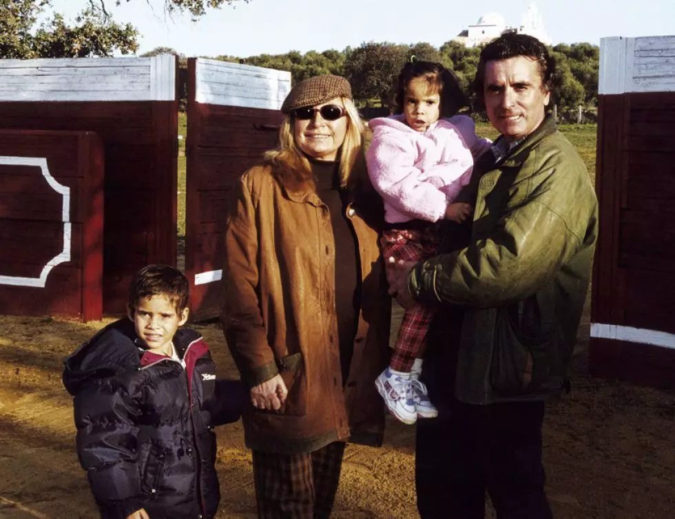 jose ortega cano e rocio xurado posan cos seus fillos gloria camila jose fernando