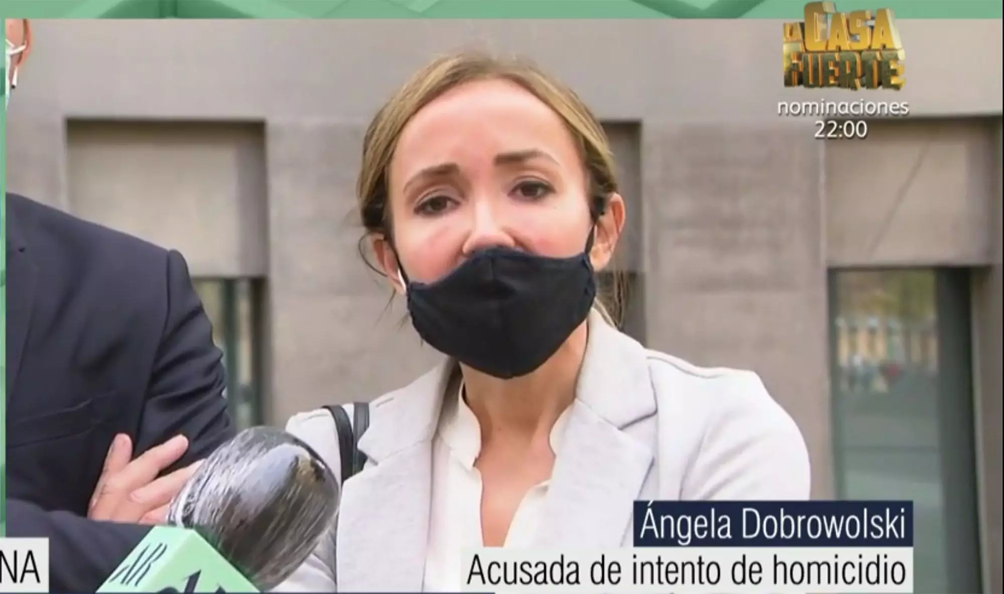 एंजेला डोब्रोवोल्स्की ने जोसेप मारिया मेनटा के आरोपों के खिलाफ अपना बचाव किया