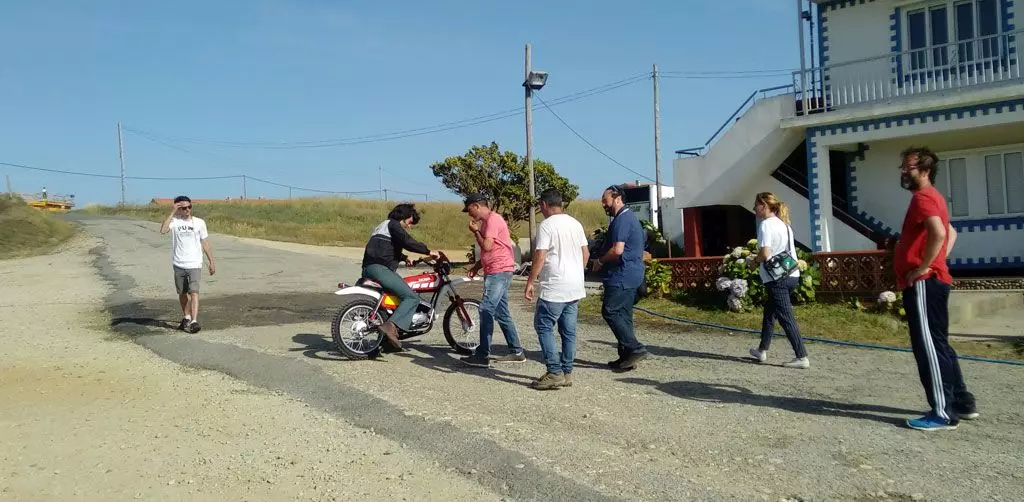 Garde-boue, réverbère, poteau, système de roue automobile, moto, rayon, cyclomoteur,