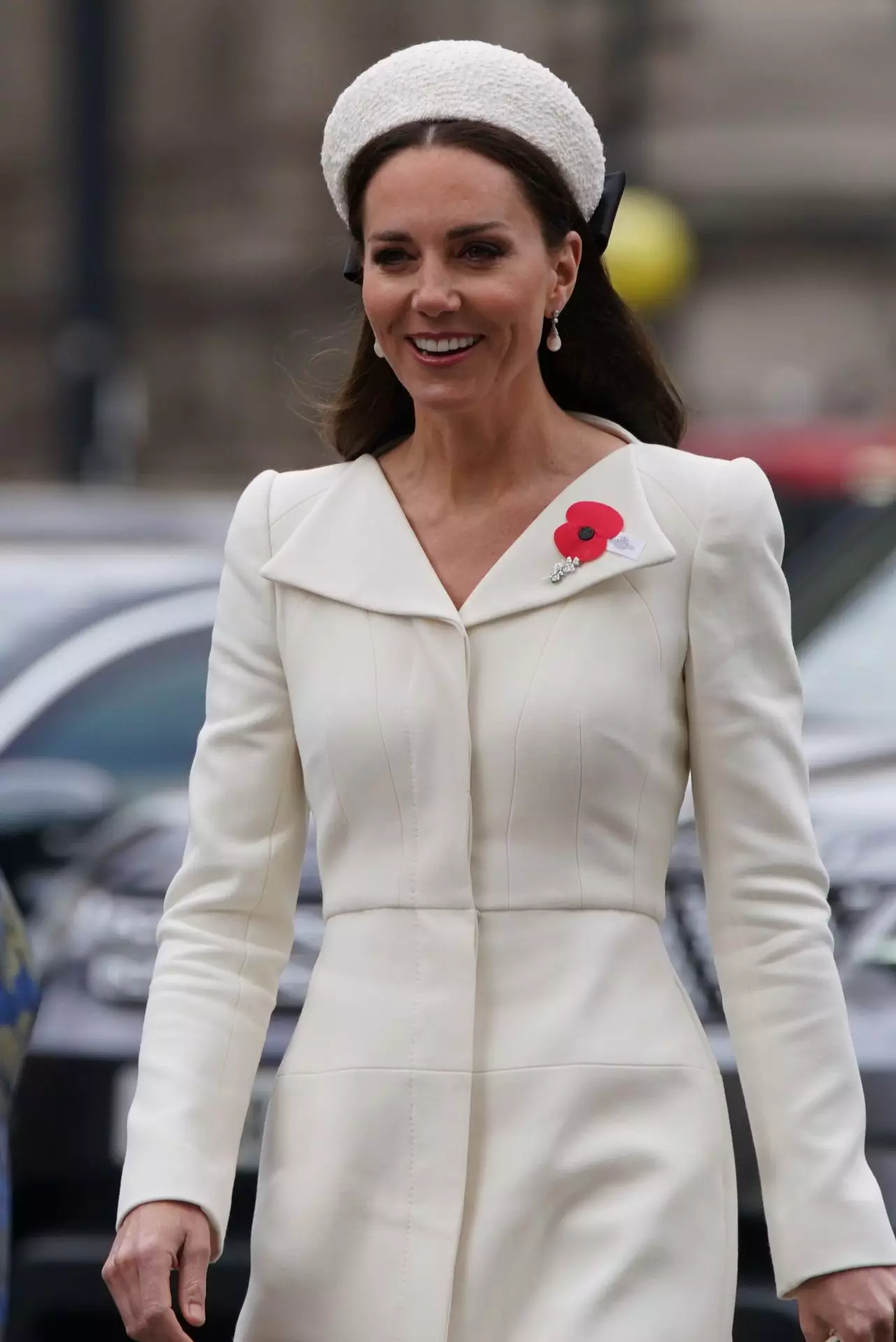 Kate Middleton นำเสื้อโค้ทสปริงของเธอกลับมาเป็นกระแสไวรัลมากขึ้น