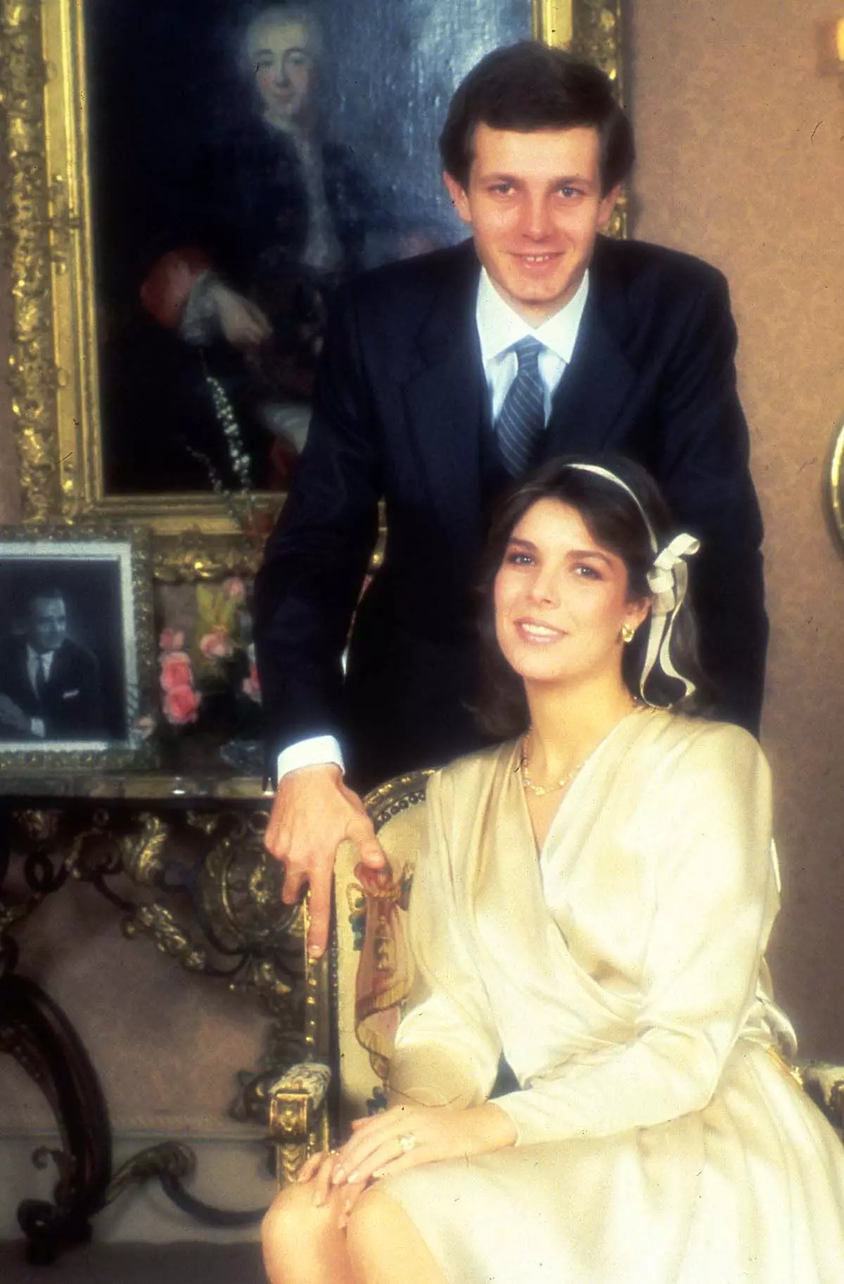 Caroline monacói hercegnő második férjével, Stephano casiraghival pózol