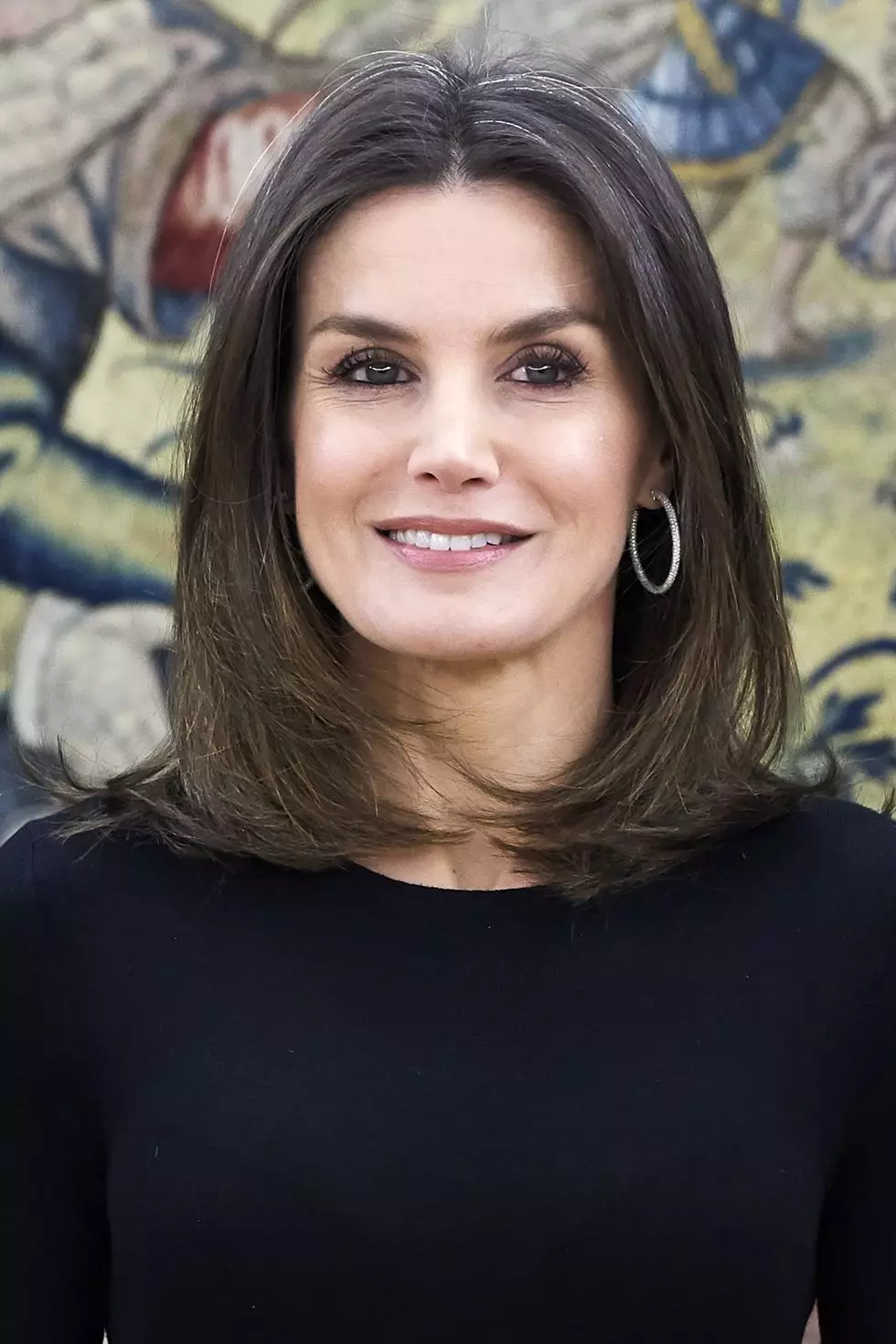 letizia királynő bő hajjal és ősz hajjal pózol