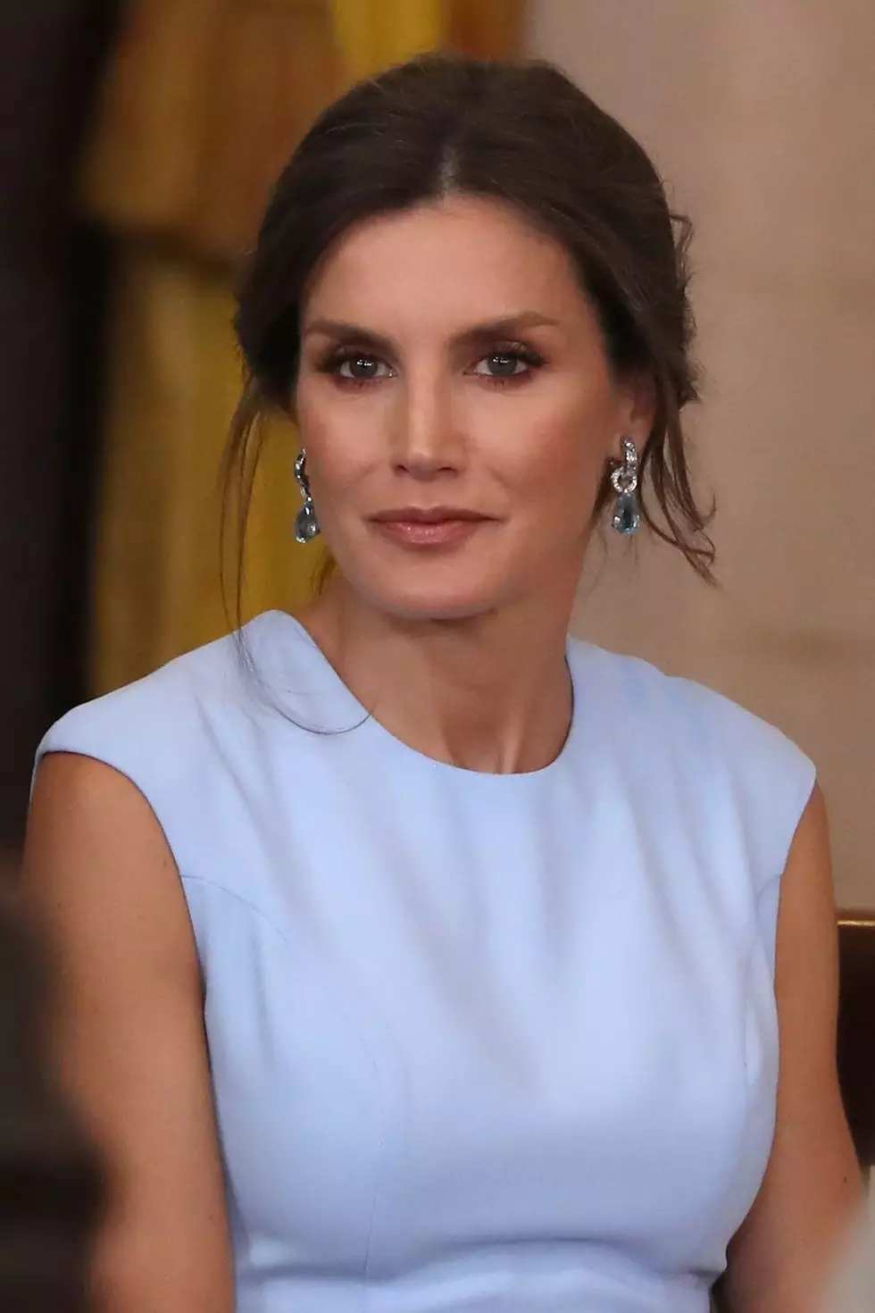 Letizia királynő komolyan pózol egy meghajlással