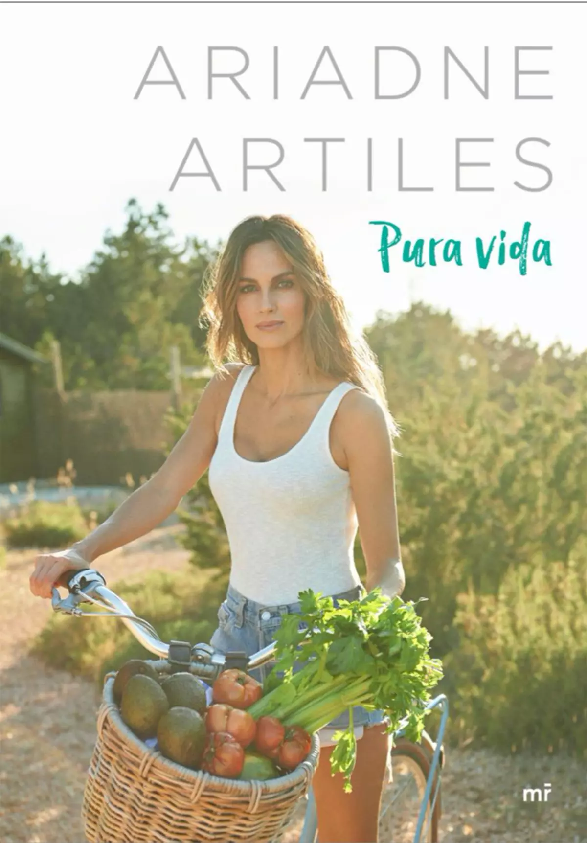 ariadne artiles aparece na capa de seu livro 'pura vida'