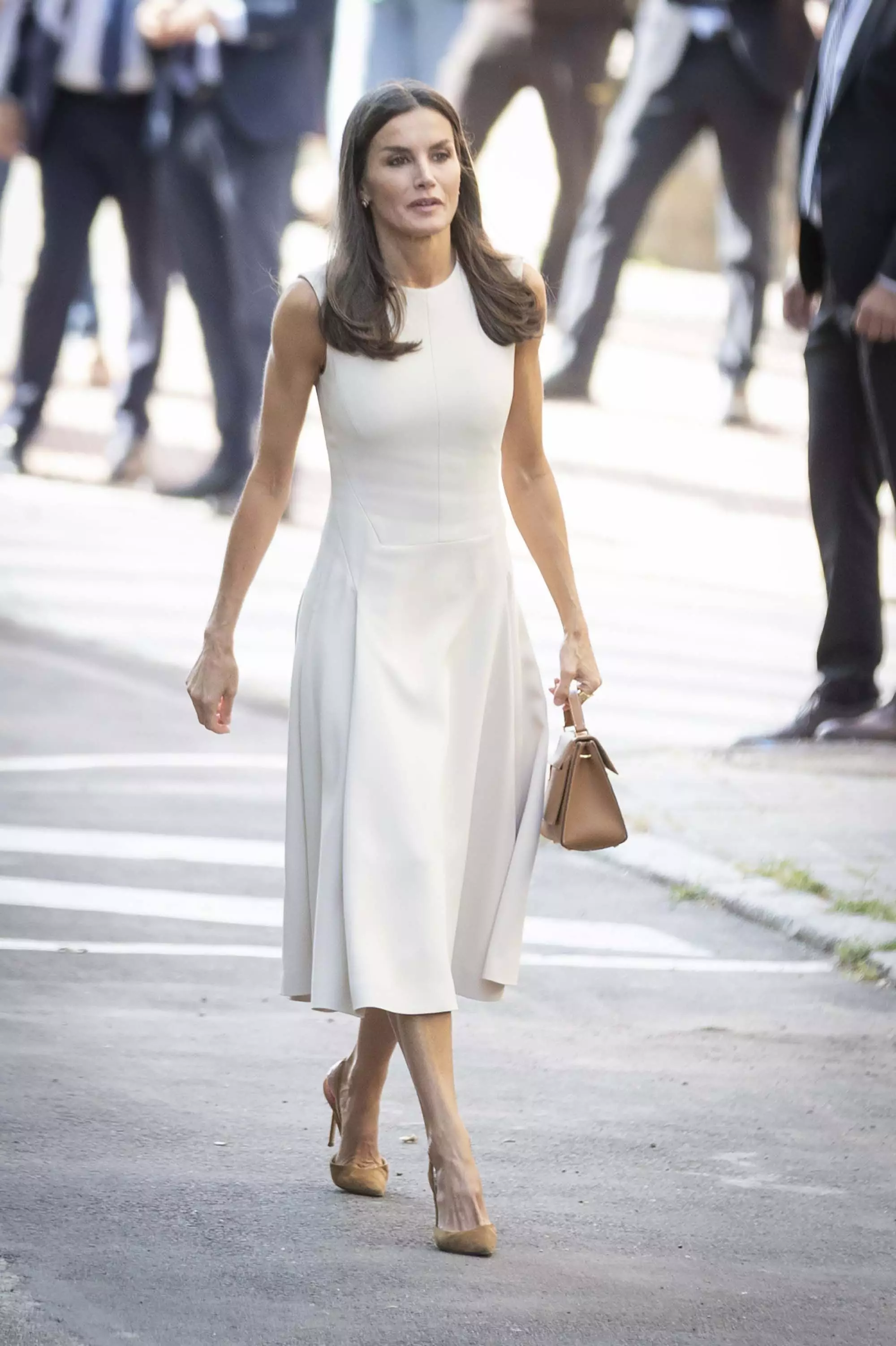 Mbretëresha Letizia vë bast sërish për një fustan të bardhë 397_0