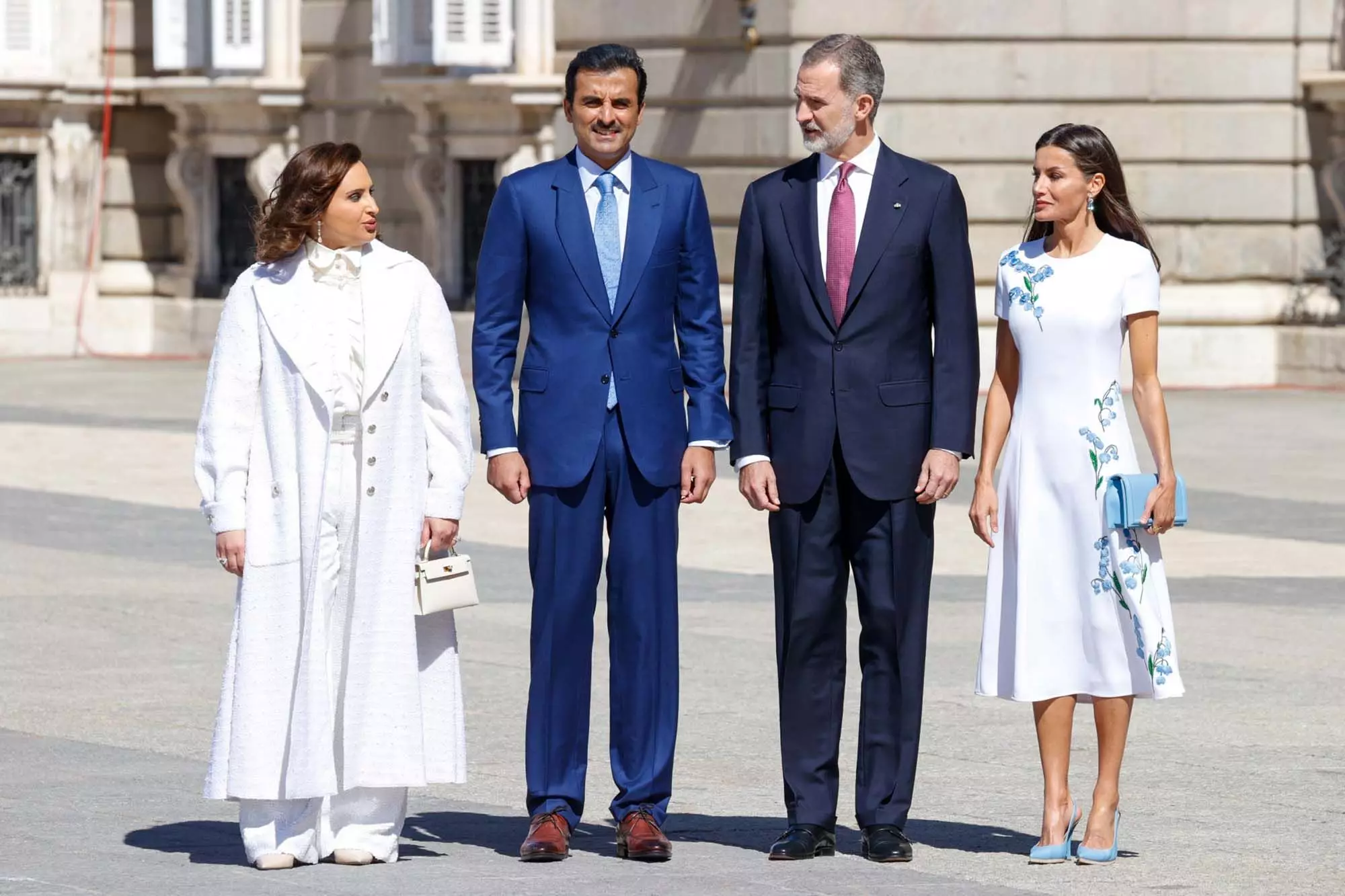 король Феліпе VI і Летіція Ортіс приймають їхні високості шейха Таміма бін Хамада аль-Тані, еміра держави Катар, і шейха Джавахера бінт Хамада бін Сухайма аль-Тані в Мадриді, вівторок, 17 травня 2022 р.