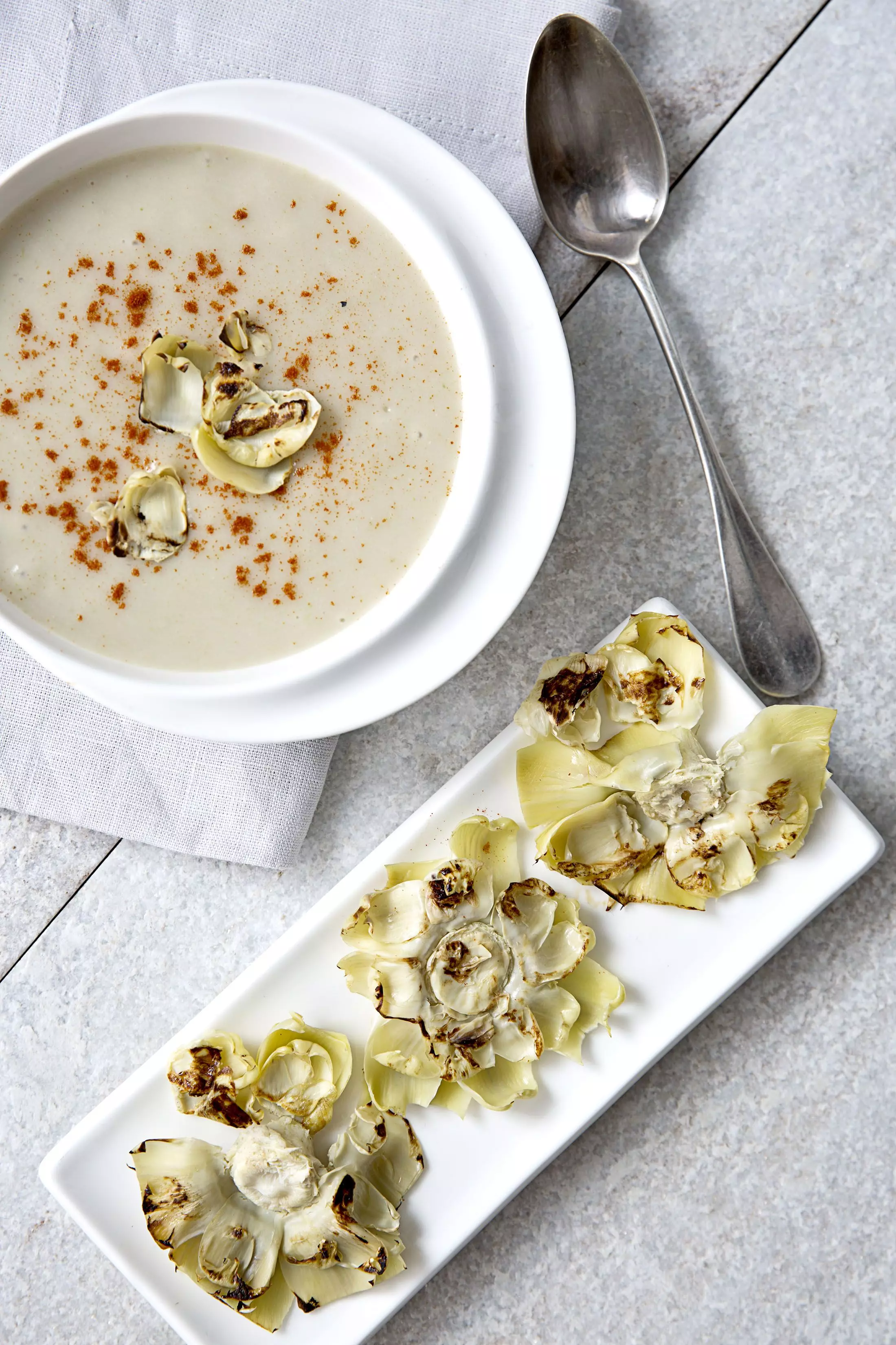 artichokes nrog taum hummus