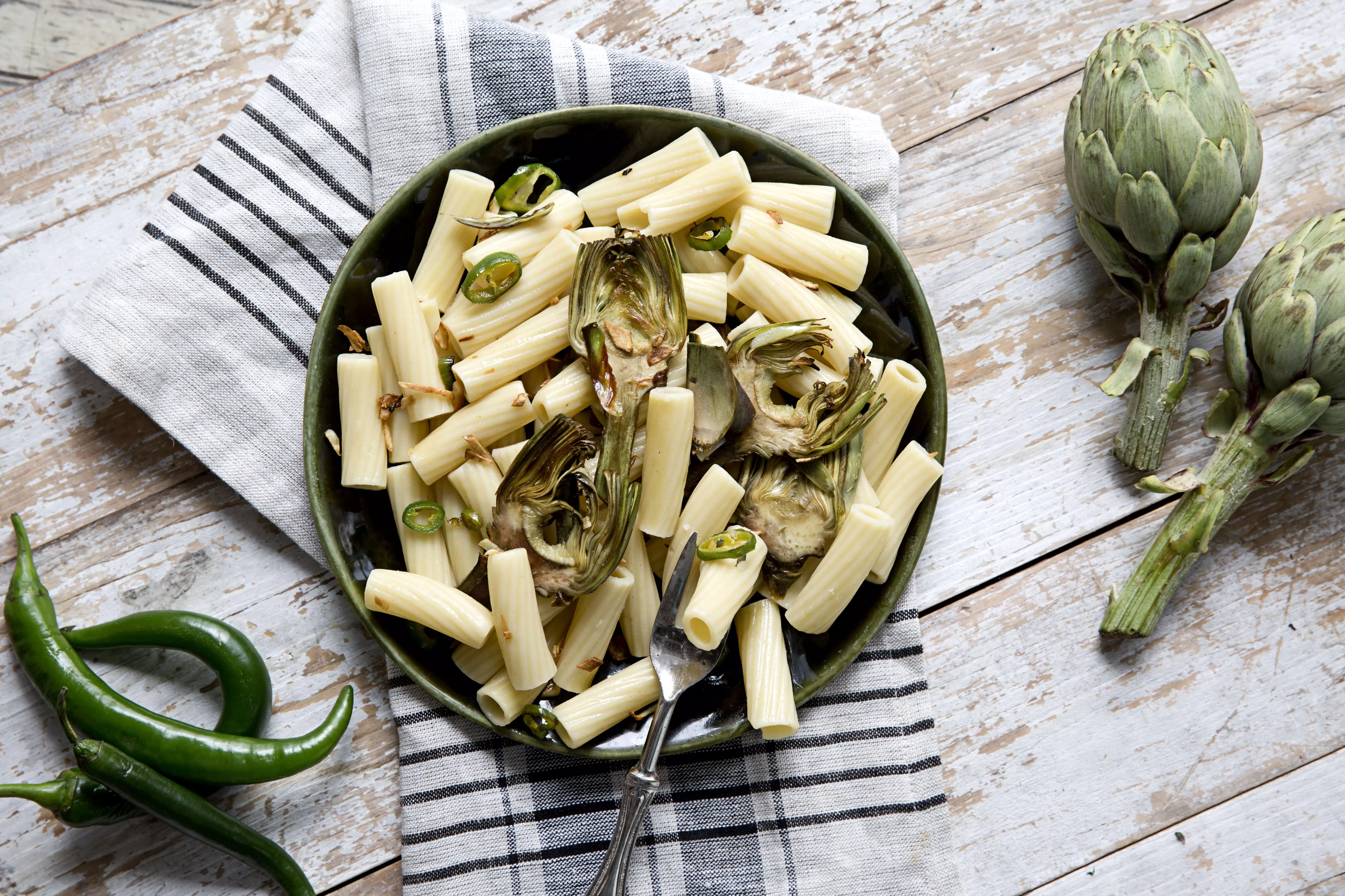 mokhoa oa ho etsa li-artichokes le pasta